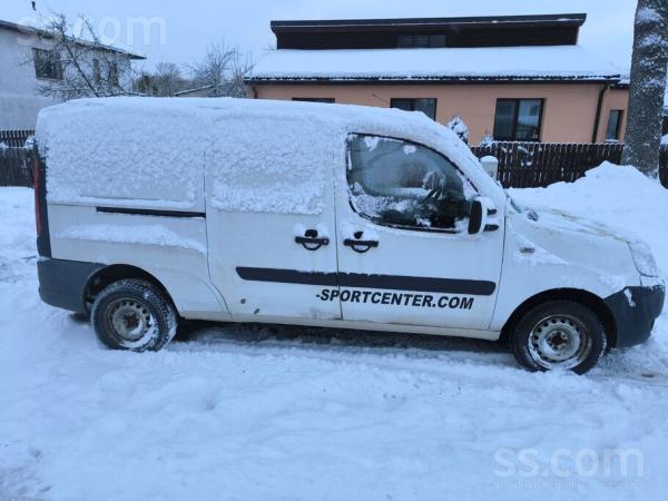 White Fiat Doblo 2009 in Liepaja, with an engine capacity of 1.30 L and mileage of 203 thousand km for 1750 €, photo 2 on AUTOMOTO.COM.LV