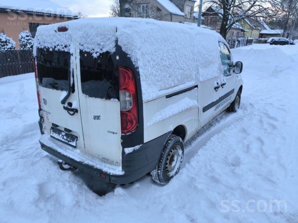 White Fiat Doblo 2009 in Liepaja, with an engine capacity of 1.30 L and mileage of 203 thousand km for 1750 €, photo 3 on AUTOMOTO.COM.LV