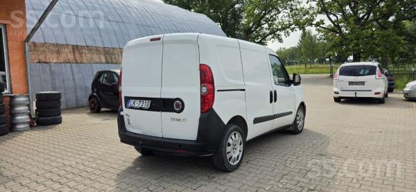 White Fiat Doblo 2011 in Valmiera, with an engine capacity of 1.60 L and mileage of 285 thousand km for 2250 €, photo 3 on AUTOMOTO.COM.LV