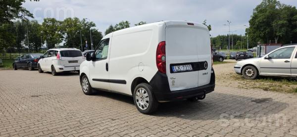White Fiat Doblo 2011 in Valmiera, with an engine capacity of 1.60 L and mileage of 285 thousand km for 2250 €, photo 4 on AUTOMOTO.COM.LV