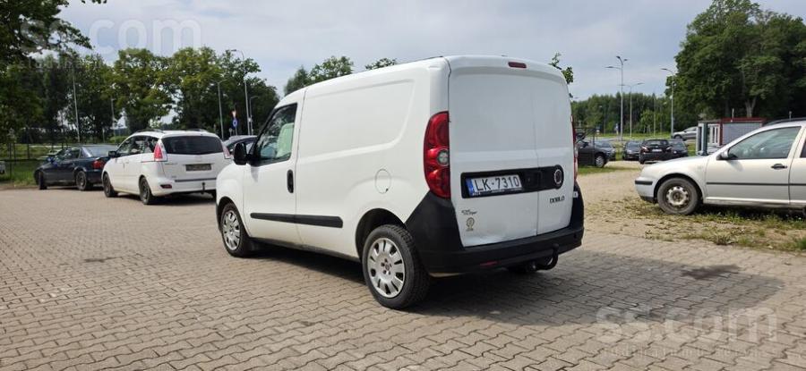 White Fiat Doblo 2011 in Valmiera, with an engine capacity of 1.60 L and mileage of 285 thousand km for 2250 €, photo 5 on AUTOMOTO.COM.LV