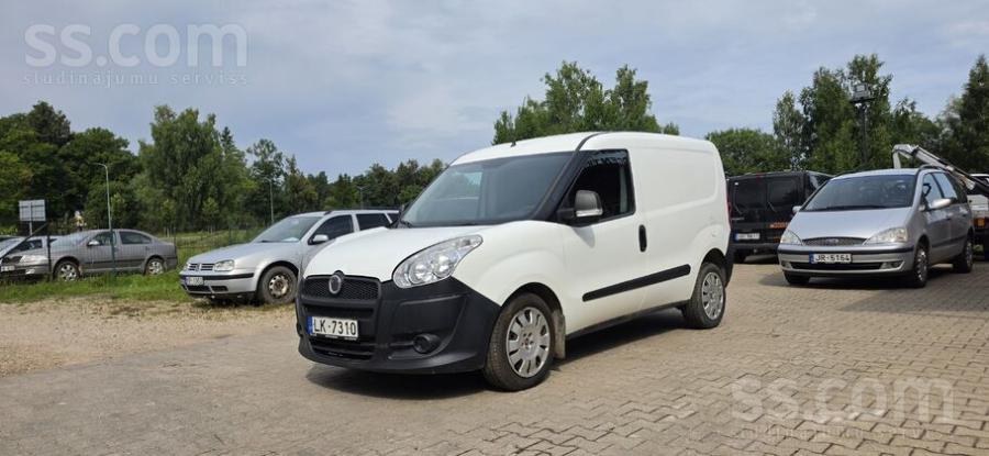White Fiat Doblo 2011 in Valmiera, with an engine capacity of 1.60 L and mileage of 285 thousand km for 2250 €, photo 7 on AUTOMOTO.COM.LV