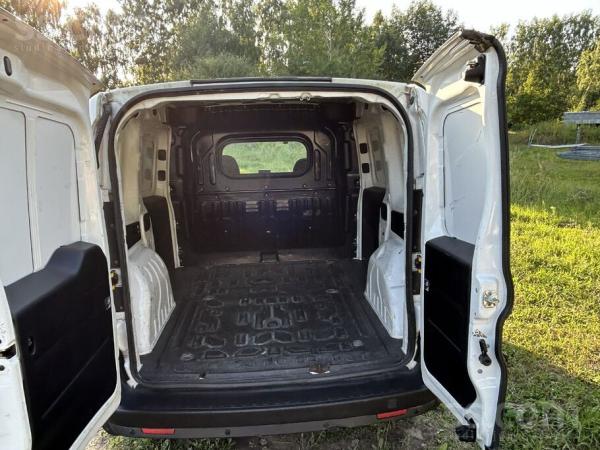 White Fiat Doblo 2015 in Riga, with an engine capacity of 1.30 L and mileage of 122 thousand km for 4500 €, photo 6 on AUTOMOTO.COM.LV