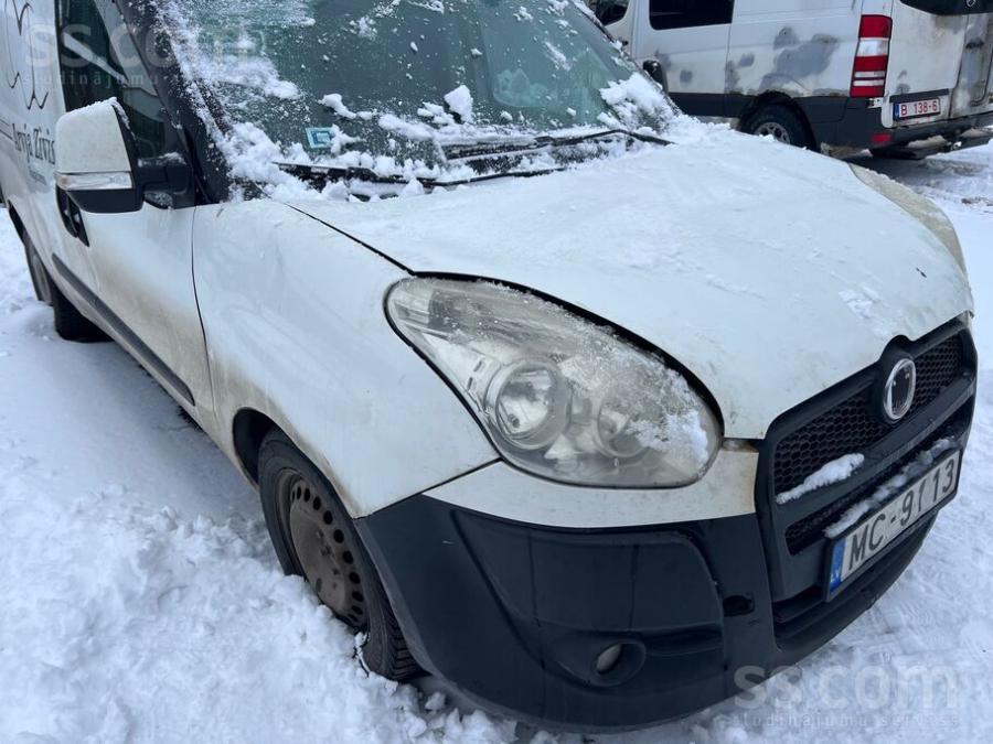 White Fiat Doblo 2010 in Jelgava, with an engine capacity of 1.60 L and mileage of 507 thousand km for 1000 €, photo 3 on AUTOMOTO.COM.LV