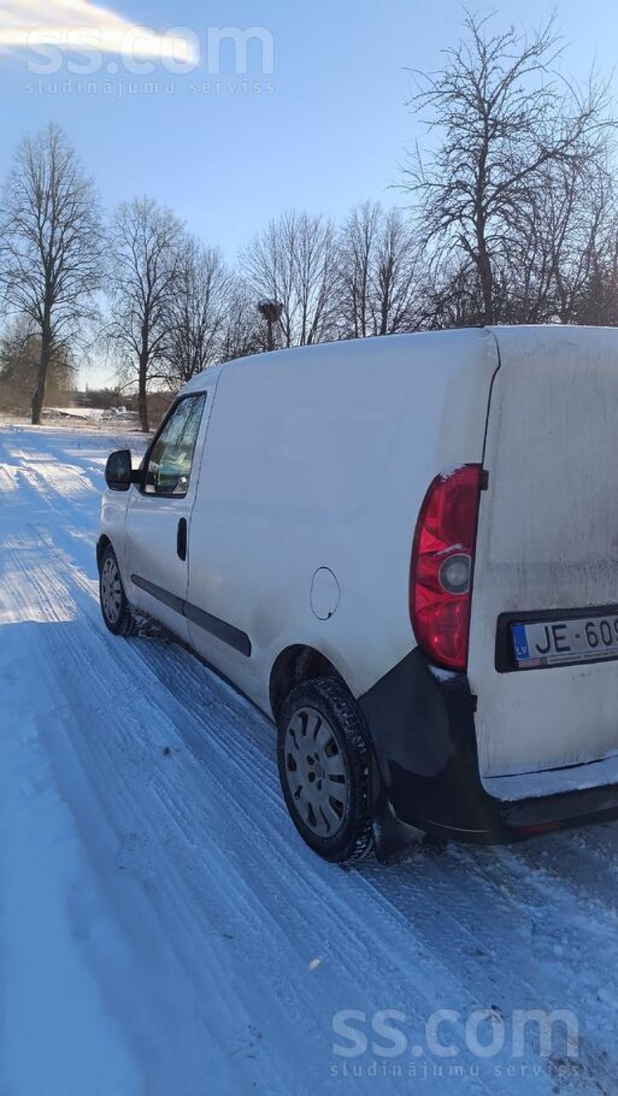 White Fiat Doblo 2013 in Valka, with an engine capacity of 1.60 L and mileage of 248 thousand km for 2250 €, photo 4 on AUTOMOTO.COM.LV