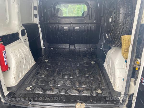 Balts Fiat Doblo 2013 Tallina, ar dzinēja tilpumu 1.40 L un nobraukumu 119 tūkst. km par 2500 €, foto 6 vietnē AUTOMOTO.COM.LV
