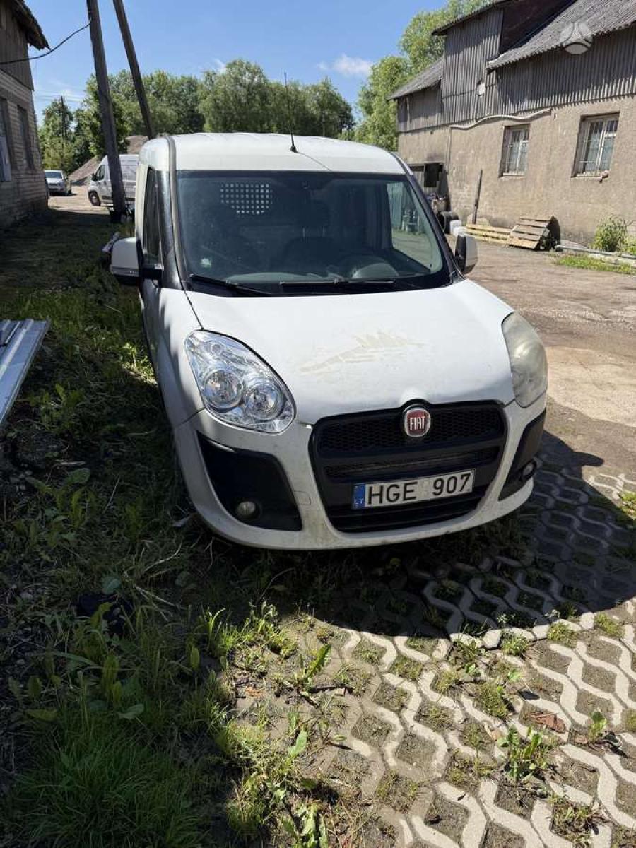 White Fiat Doblo 2013 in Kaunas, with an engine capacity of 1.25 L and mileage of 301 thousand km for 1000 €, photo 4 on AUTOMOTO.COM.LV