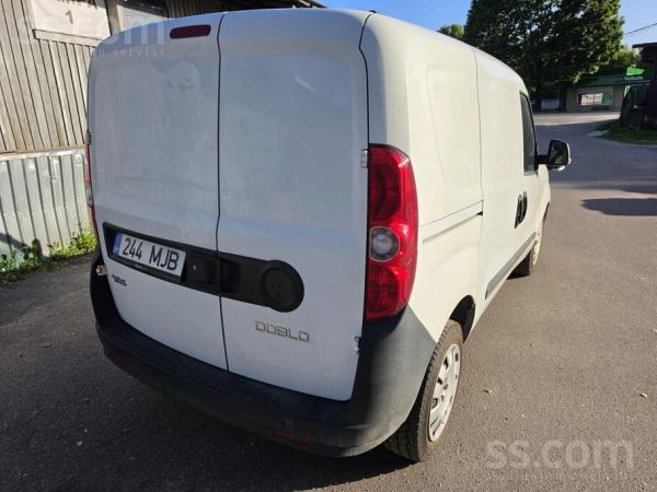 White Fiat Doblo 2013 in Riga, with an engine capacity of 1.40 L and mileage of 91 thousand km for 4470 €, photo 8 on AUTOMOTO.COM.LV