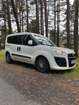 Balts Fiat Doblo 2014 Tallina, ar dzinēja tilpumu 1.20 L un nobraukumu 206 tūkst. km par 3999 €, foto  vietnē AUTOMOTO.COM.LV