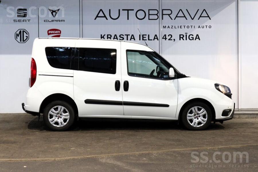 White Fiat Doblo 2022 in Riga, with an engine capacity of 1.60 L and mileage of 71 thousand km for 15690 €, photo 5 on AUTOMOTO.COM.LV
