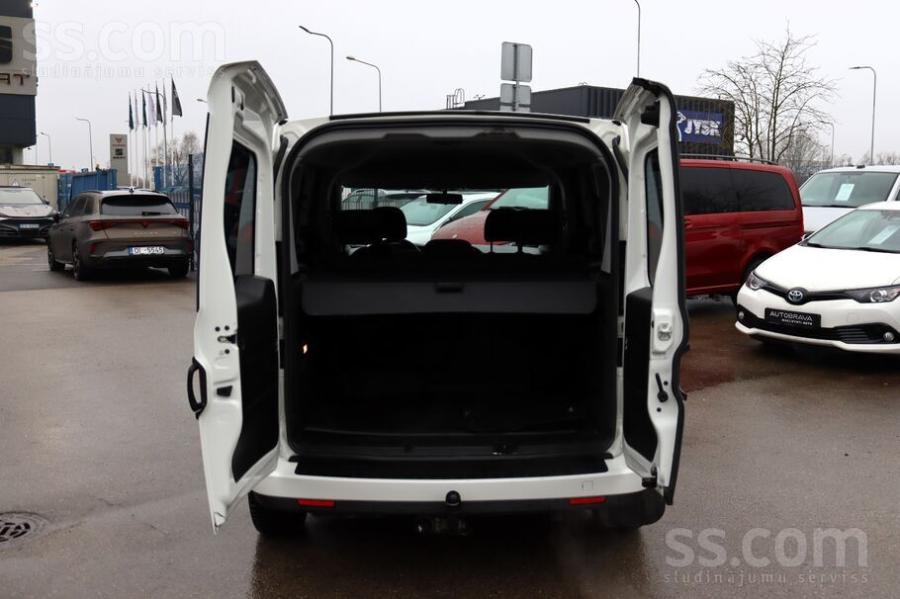 Balts Fiat Doblo 2022 Rīga, ar dzinēja tilpumu 1.60 L un nobraukumu 71 tūkst. km par 12990 €, foto 24 vietnē AUTOMOTO.COM.LV