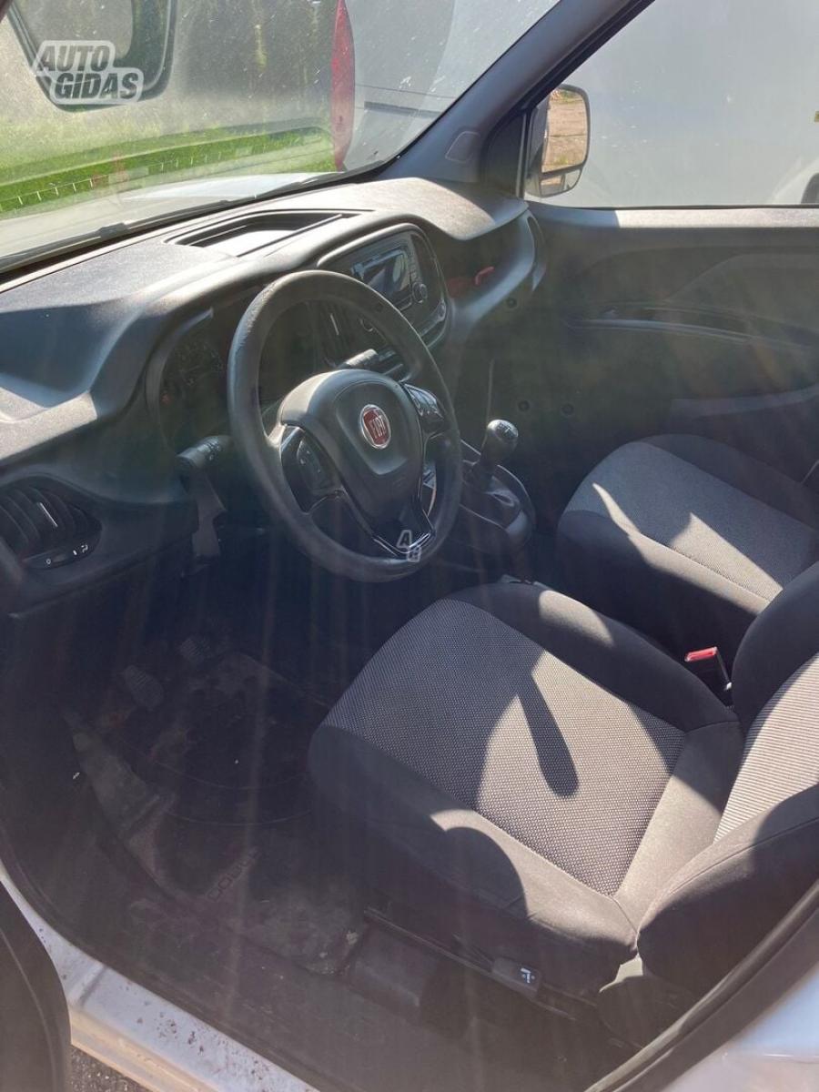 White Fiat Doblo 2016 in Vilnius, with an engine capacity of 1.60 L and mileage of 250 thousand km for 4200 €, photo 5 on AUTOMOTO.COM.LV