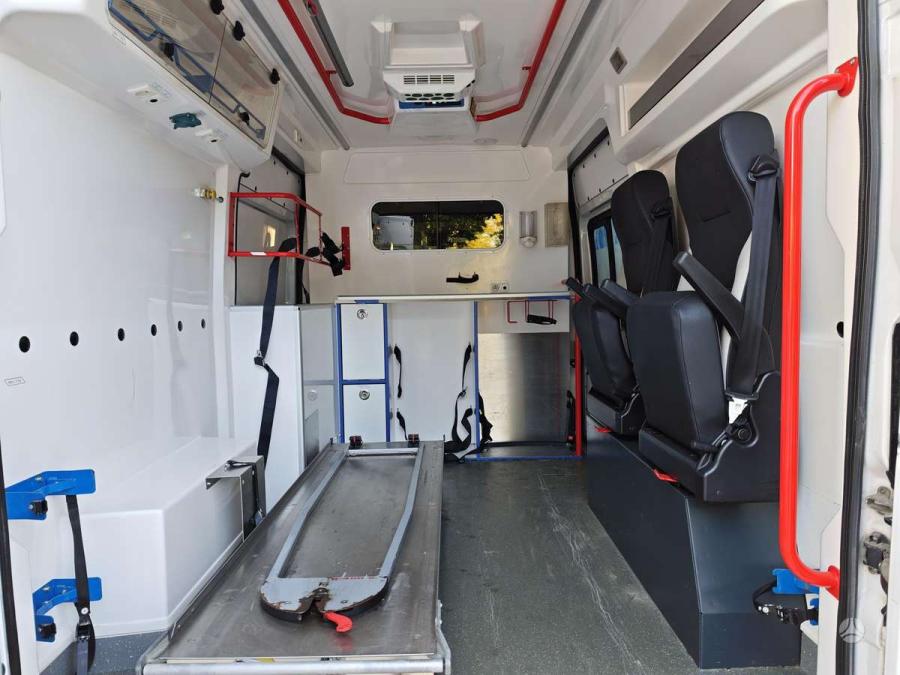 White Fiat Ducato 2015 in Taurage, with an engine capacity of 2.30 L and mileage of 360 thousand km for 6900 €, photo 11 on AUTOMOTO.COM.LV