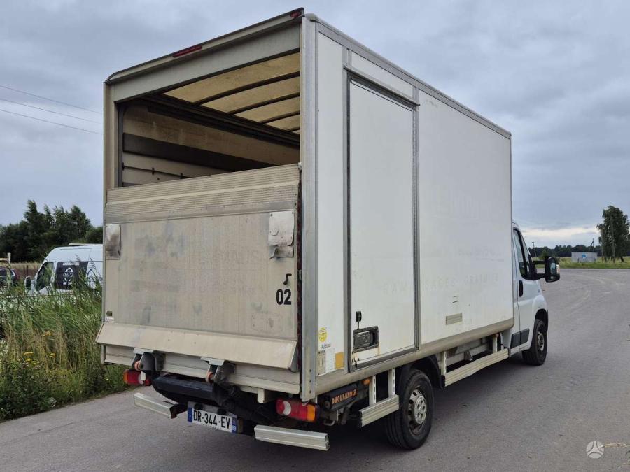 White Fiat Ducato 2015 in Taurage, with an engine capacity of 2.30 L and mileage of 300 thousand km for 8470 €, photo 4 on AUTOMOTO.COM.LV