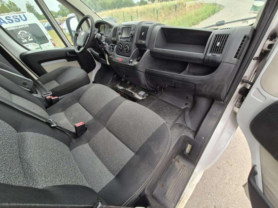 White Fiat Ducato 2015 in Taurage, with an engine capacity of 2.30 L and mileage of 300 thousand km for 8470 €, photo 8 on AUTOMOTO.COM.LV