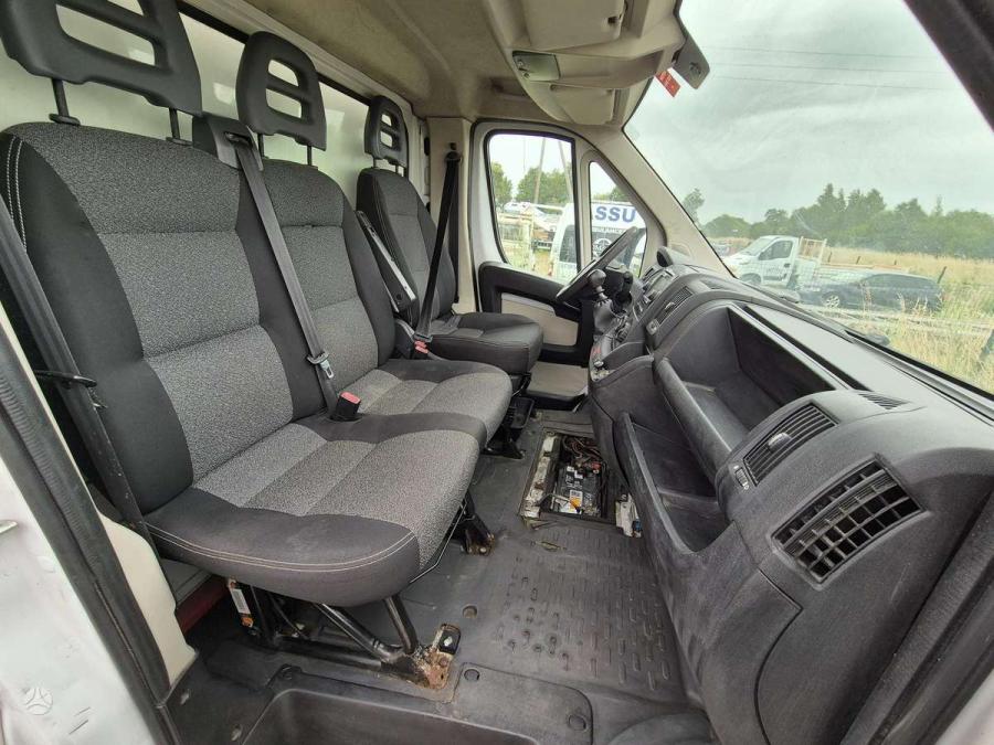White Fiat Ducato 2015 in Taurage, with an engine capacity of 2.30 L and mileage of 300 thousand km for 8470 €, photo 9 on AUTOMOTO.COM.LV