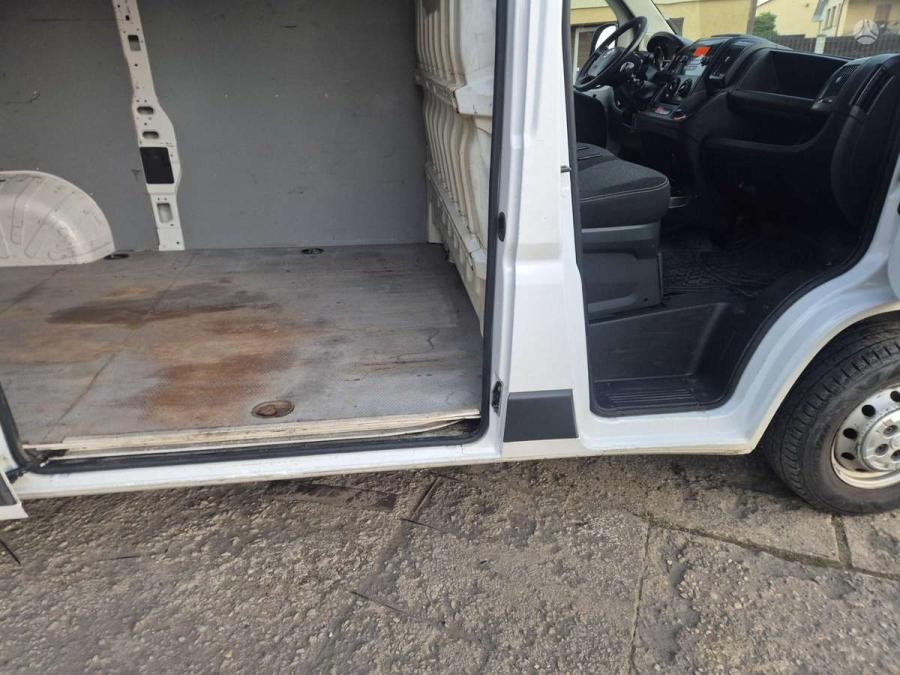 White Fiat Ducato 2016 in Taurage, with an engine capacity of 2.30 L and mileage of 200 thousand km for 5300 €, photo 8 on AUTOMOTO.COM.LV