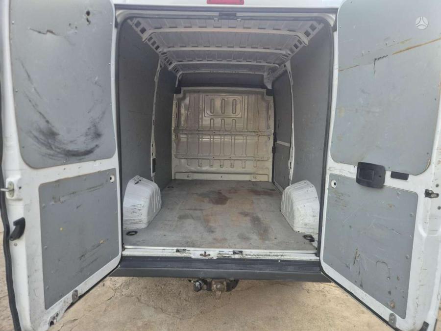 White Fiat Ducato 2016 in Taurage, with an engine capacity of 2.30 L and mileage of 200 thousand km for 5300 €, photo 9 on AUTOMOTO.COM.LV