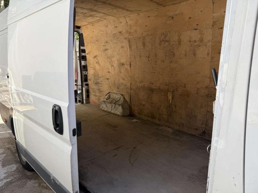 White Fiat Ducato 2017 in Vilnius, with an engine capacity of 2.29 L and mileage of 439 thousand km for 4200 €, photo 12 on AUTOMOTO.COM.LV