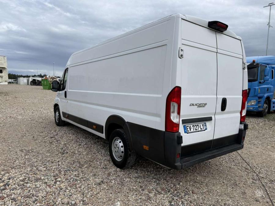 White Fiat Ducato 2018 in Vilnius, with an engine capacity of 2.30 L and mileage of 383 thousand km for 9900 €, photo 4 on AUTOMOTO.COM.LV