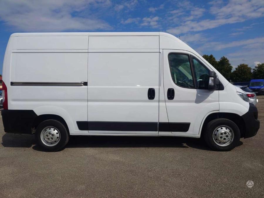 White Fiat Ducato 2018 in Taurage, with an engine capacity of 2.30 L and mileage of 190 thousand km for 10285 €, photo 3 on AUTOMOTO.COM.LV
