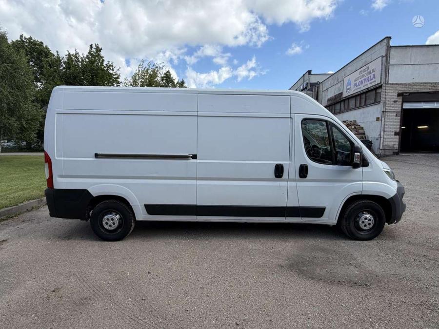 White Fiat Ducato 2019 in Panevezys, with an engine capacity of 2.30 L and mileage of 161 thousand km for 9800 €, photo 5 on AUTOMOTO.COM.LV