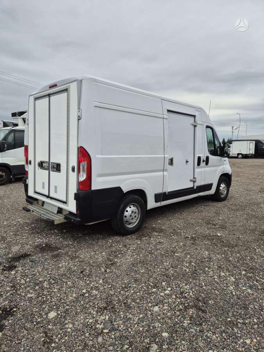 White Fiat Ducato 2019 in Kaunas, with an engine capacity of 2.30 L and mileage of 450 thousand km for 5980 €, photo 6 on AUTOMOTO.COM.LV