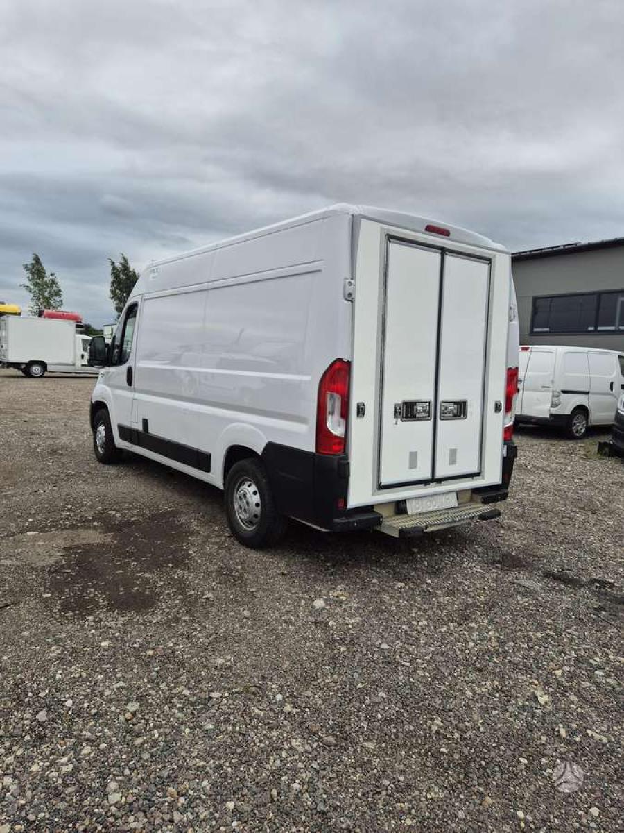 White Fiat Ducato 2019 in Kaunas, with an engine capacity of 2.30 L and mileage of 450 thousand km for 5980 €, photo 7 on AUTOMOTO.COM.LV