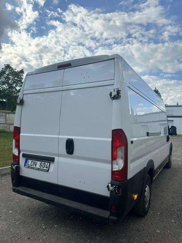 White Fiat Ducato 2019 in Alytus, with an engine capacity of 2.29 L and mileage of 258 thousand km for 9750 €, photo 8 on AUTOMOTO.COM.LV