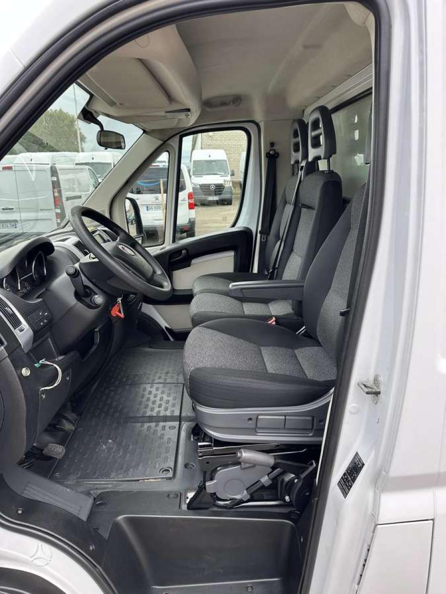 White Fiat Ducato 2019 in Taurage, with an engine capacity of 2.29 L and mileage of 307 thousand km for 11500 €, photo 11 on AUTOMOTO.COM.LV