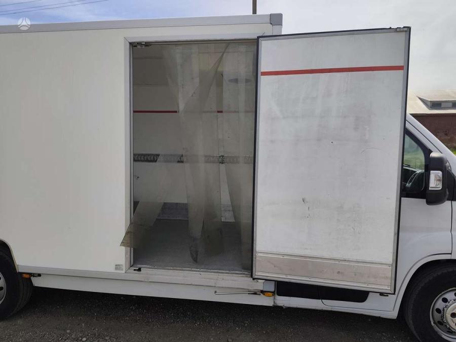 White Fiat Ducato 2020 in Taurage, with an engine capacity of 2.30 L and mileage of 205 thousand km for 11253 €, photo 10 on AUTOMOTO.COM.LV