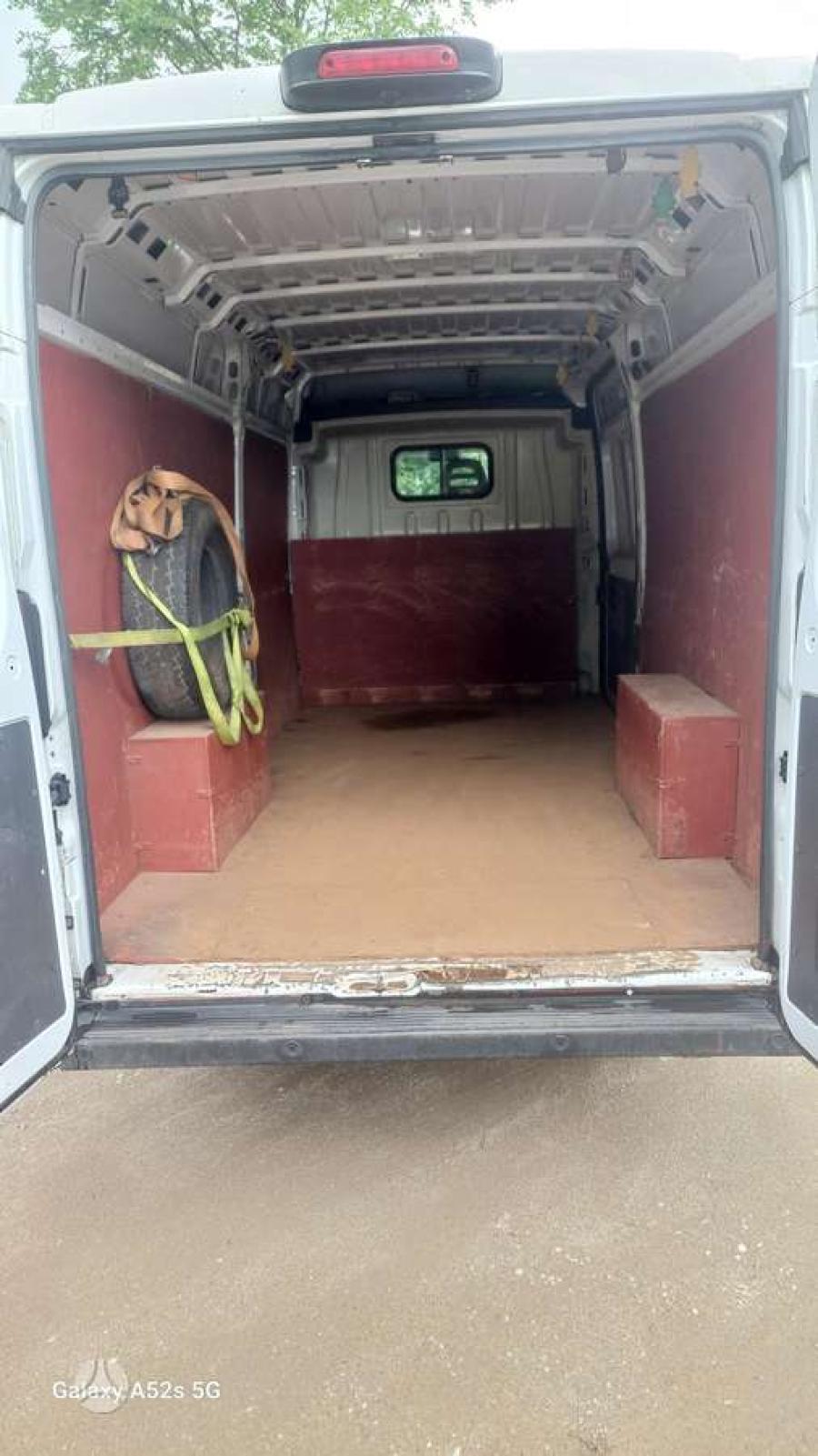 White Fiat Ducato 2020 in Vilnius, with an engine capacity of 2.29 L and mileage of 400 thousand km for 7000 €, photo 5 on AUTOMOTO.COM.LV