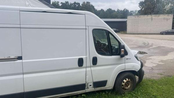 White Fiat Ducato 2020 in Alytus, with an engine capacity of 2.29 L and mileage of 370 thousand km for 3500 €, photo 5 on AUTOMOTO.COM.LV