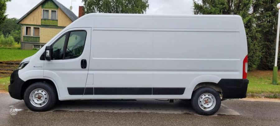 White Fiat Ducato 2021 in Elektrenai, with an engine capacity of 0.00 L and mileage of 28 thousand km for 14950 €, photo 5 on AUTOMOTO.COM.LV