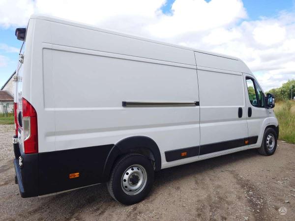 White Fiat Ducato 2021 in Taurage, with an engine capacity of 2.30 L and mileage of 180 thousand km for 13189 €, photo 4 on AUTOMOTO.COM.LV