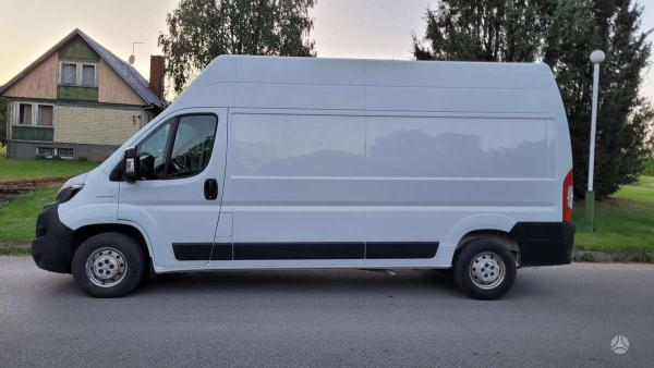 White Fiat Ducato 2021 in Elektrenai, with an engine capacity of 2.30 L and mileage of 102 thousand km for 14985 €, photo 4 on AUTOMOTO.COM.LV