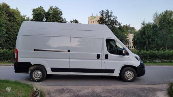 White Fiat Ducato 2021 in Elektrenai, with an engine capacity of 2.30 L and mileage of 102 thousand km for 14985 €, photo 8 on AUTOMOTO.COM.LV