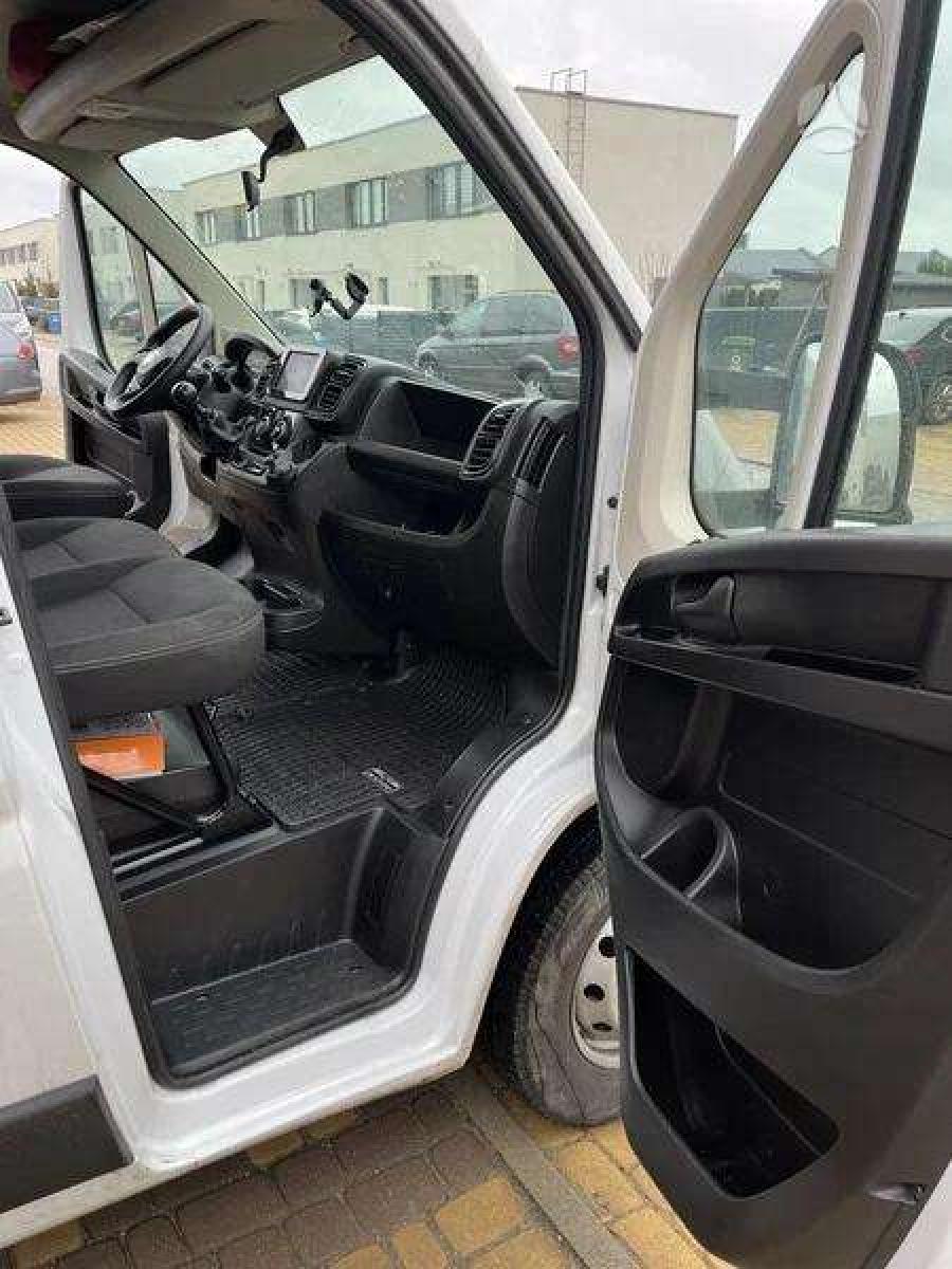 White Fiat Ducato 2022 in Kaunas, with an engine capacity of 0.00 L and mileage of 300 thousand km for 18500 €, photo 8 on AUTOMOTO.COM.LV