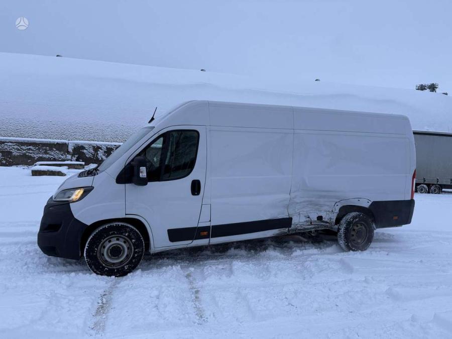 White Fiat Ducato 2022 in Kupiskis, with an engine capacity of 2.18 L and mileage of 305 thousand km for 13500 €, photo 5 on AUTOMOTO.COM.LV