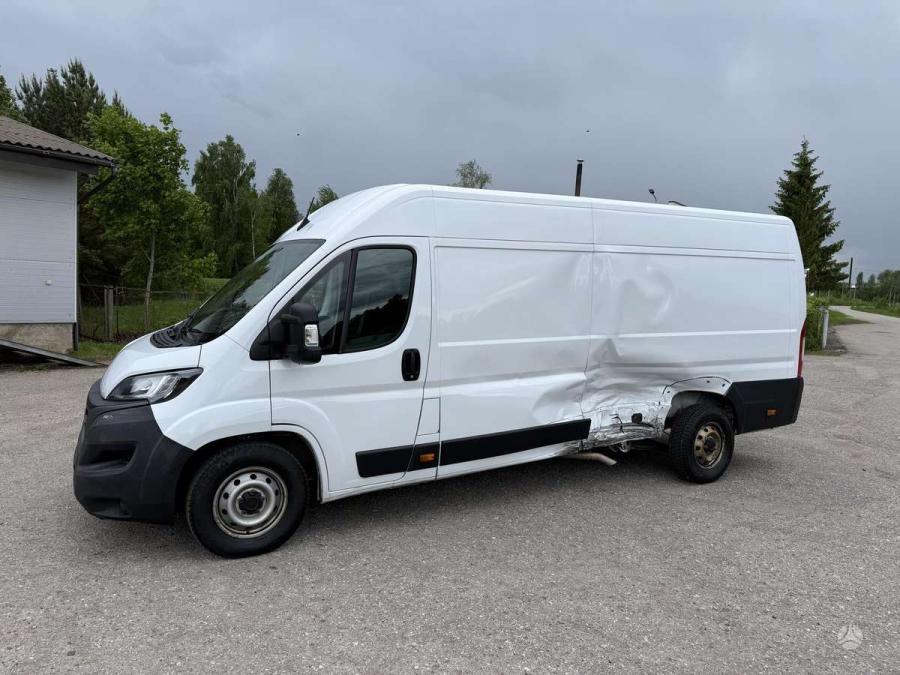 White Fiat Ducato 2022 in Kupiskis, with an engine capacity of 2.18 L and mileage of 299 thousand km for 7950 €, photo 3 on AUTOMOTO.COM.LV