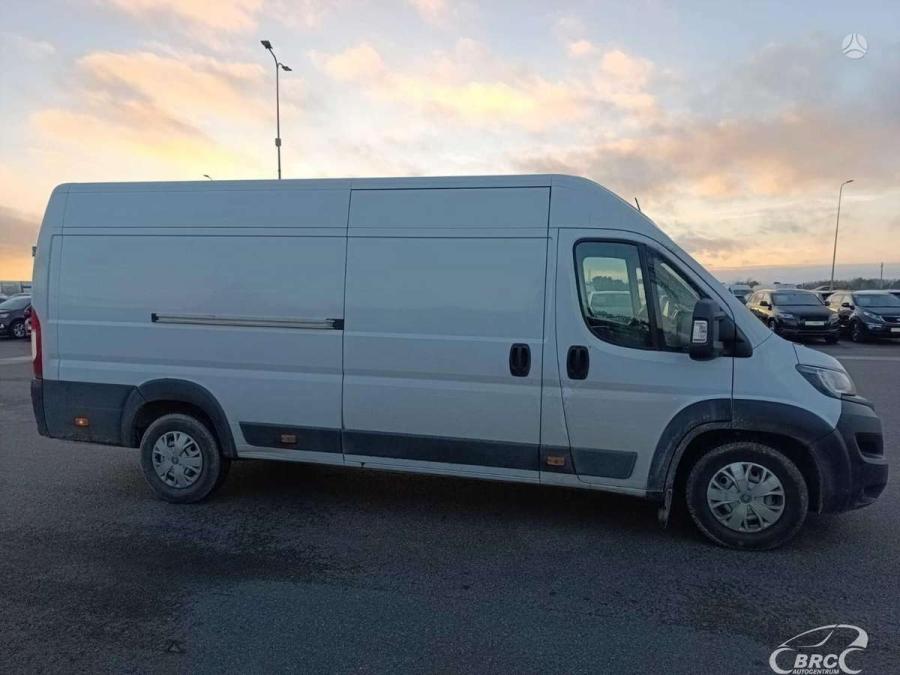White Fiat Ducato 2023 in Vilnius, with an engine capacity of 2.18 L and mileage of 100 thousand km for 19500 €, photo 7 on AUTOMOTO.COM.LV