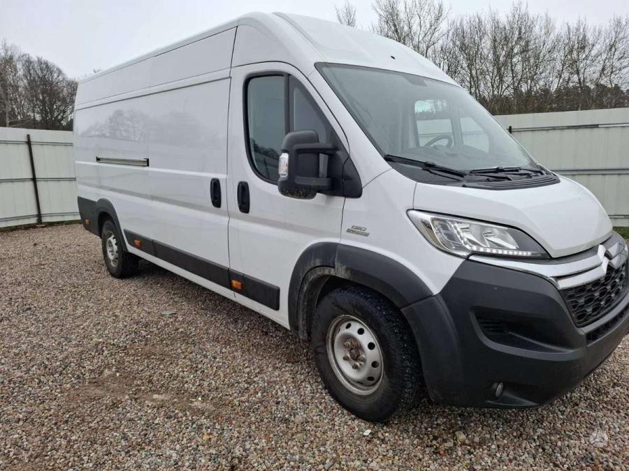 White Fiat Ducato 2023 in Kaunas, with an engine capacity of 2.20 L and mileage of 40 thousand km for 15999 €, photo 4 on AUTOMOTO.COM.LV