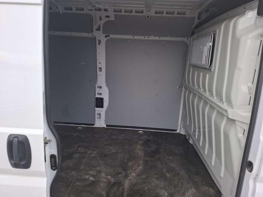 White Fiat Ducato 2023 in Kaunas, with an engine capacity of 2.20 L and mileage of 40 thousand km for 15999 €, photo 9 on AUTOMOTO.COM.LV