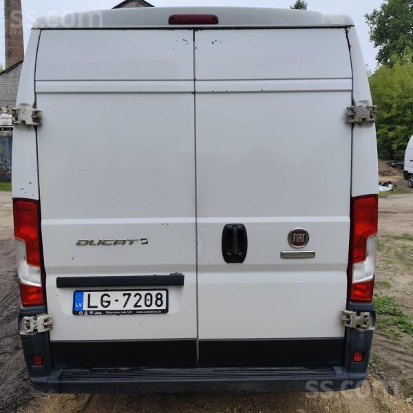 White Fiat Ducato 2018 in Rezekne, with an engine capacity of 2.30 L and mileage of 551 thousand km for 5000 €, photo 4 on AUTOMOTO.COM.LV