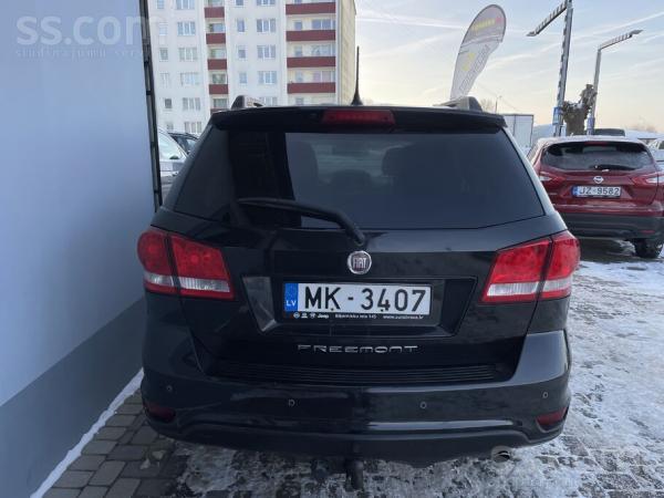 Melns Fiat Freemont 2012 Talsi, ar dzinēja tilpumu 2.00 L un nobraukumu 274 tūkst. km par 4990 €, foto 4 vietnē AUTOMOTO.COM.LV