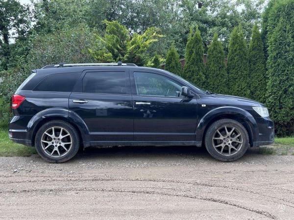Black Fiat Freemont 2012 in Vilnius, with an engine capacity of 1.96 L and mileage of 196 thousand km for 4800 €, photo 3 on AUTOMOTO.COM.LV