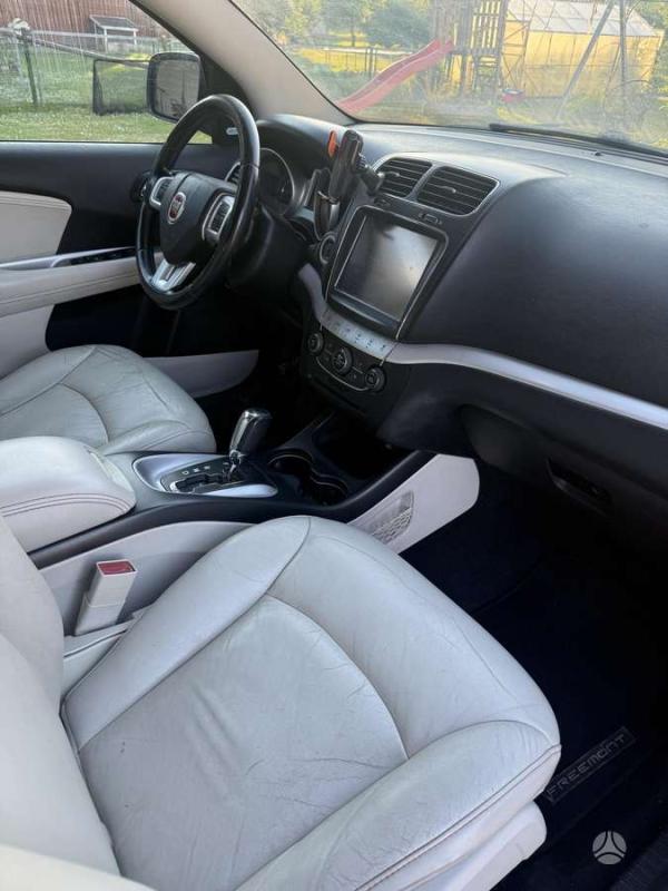 Black Fiat Freemont 2013 in Radviliskis, with an engine capacity of 1.96 L and mileage of 222 thousand km for 3850 €, photo 7 on AUTOMOTO.COM.LV