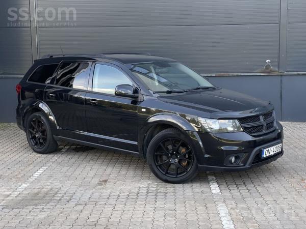 Black Fiat Freemont 2014 in Riga, with an engine capacity of 2.00 L and mileage of 265 thousand km for 3990 €, photo 3 on AUTOMOTO.COM.LV