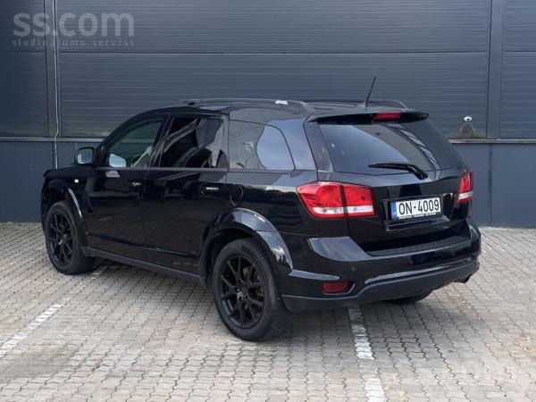 Black Fiat Freemont 2014 in Riga, with an engine capacity of 2.00 L and mileage of 265 thousand km for 3990 €, photo 5 on AUTOMOTO.COM.LV