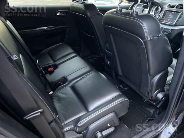 Black Fiat Freemont 2014 in Riga, with an engine capacity of 2.00 L and mileage of 265 thousand km for 3990 €, photo 9 on AUTOMOTO.COM.LV